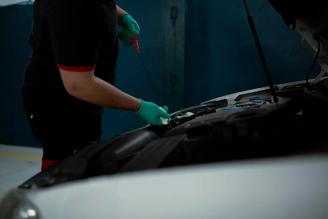 How to Spot the Signs Your Car Needs an Oil Change Fast